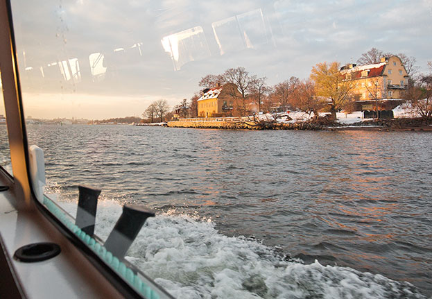 Hyr M/S Delfin VI för julmingel/transport | Stromma.com