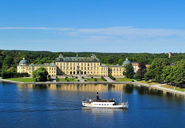Båt till Drottningholms slott i Mälaren | Stromma.com